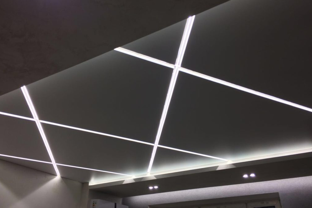 LuxeDesign - Tavanele extensibile cu linii iluminate